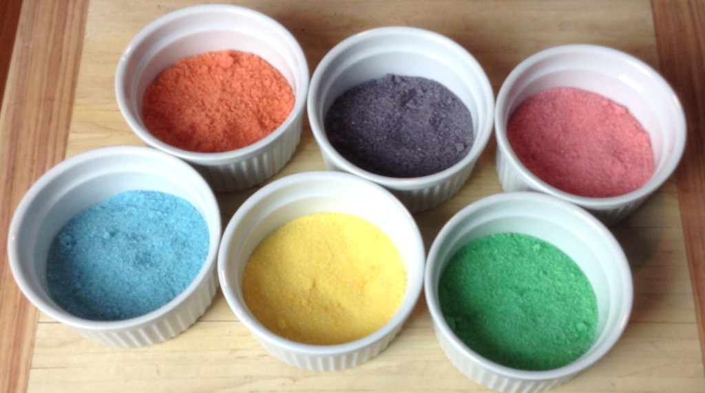 How to Make Custom Colored Sugar - KitchAnnette